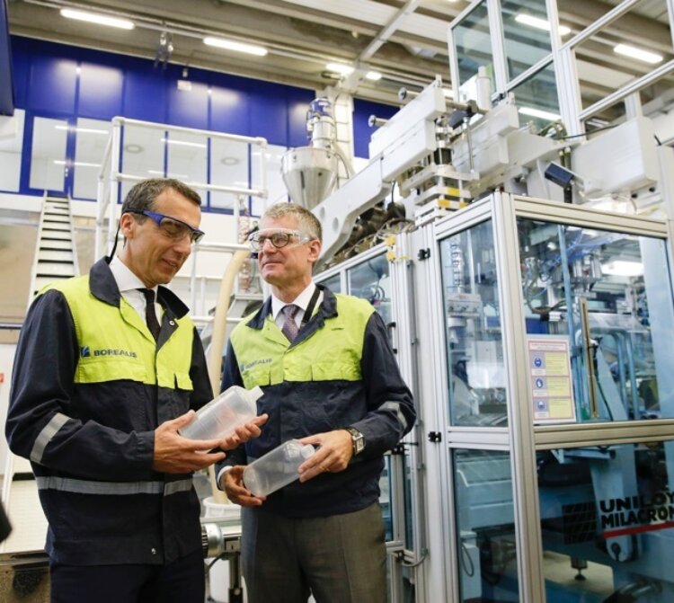 Bundeskanzler Kern trifft Borealis CEO Mark Garrett in Linz - Borealis